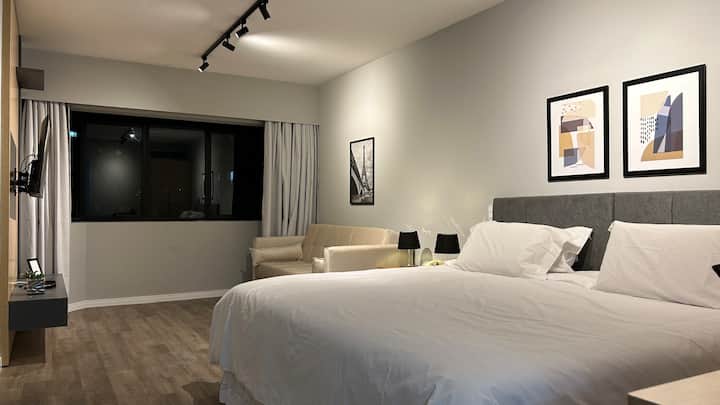 Sol_609 - Flat Moderno: Wifi, Cozinha E Cama Queen - Barueri