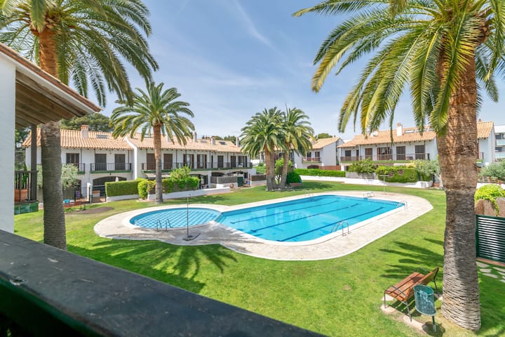 Paola: Casa Pareada Con Piscina - Sitges