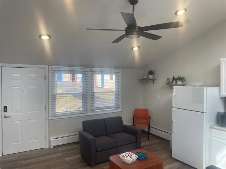 Private 4 Rooms Hartford House Retreat Gem - Hartford, CT