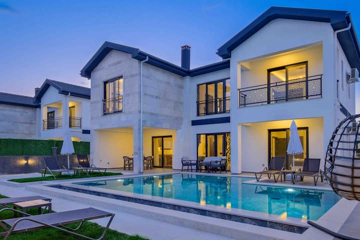 Fethiye Merkez’de 4+ 1  Büyük Lux Villa - Fethiye