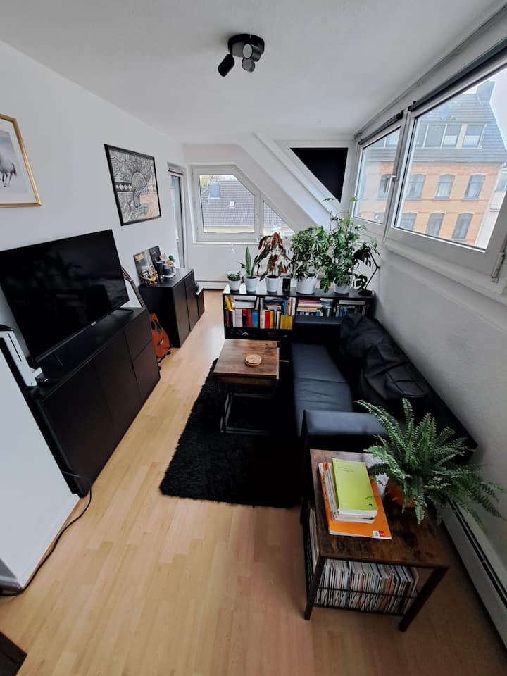Komplette Wohnung M. Balkon/ 9 Min. Messe - Colonia