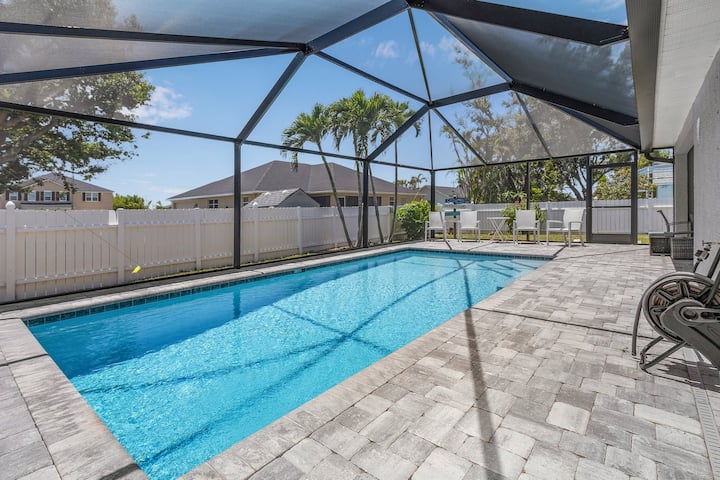Sunset Hideaway- W/new South Facing Htd Pool! - Cape Coral, FL