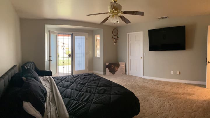 Peaceful High Desert Getaway - Hesperia, CA