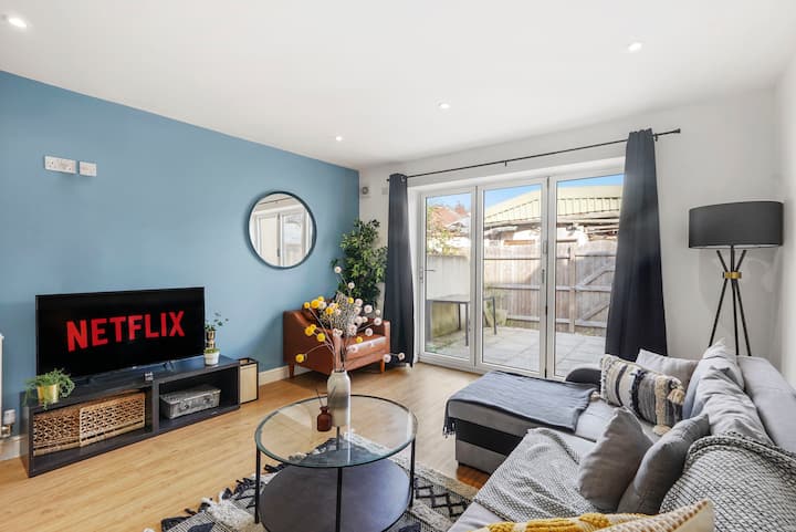 Bristol Gem - Sleeps 24 - Bristol
