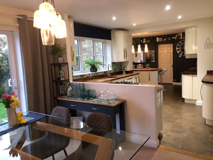 Modern Double Room With Use Of Private Bathroom - Witney