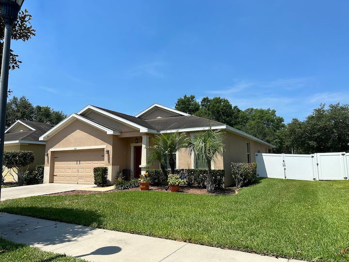 Breezeway Luxe Cottage - Riverview, FL