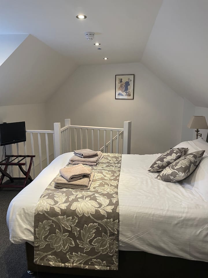 Upstairs En-suite Room - Wantage