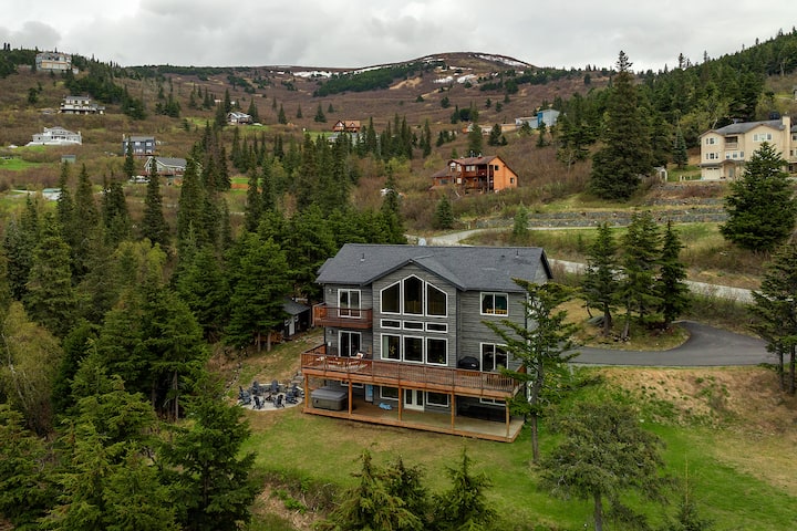 Private Pet-friendly Mountainside Estate W/hot Tub - Anchorage, AK