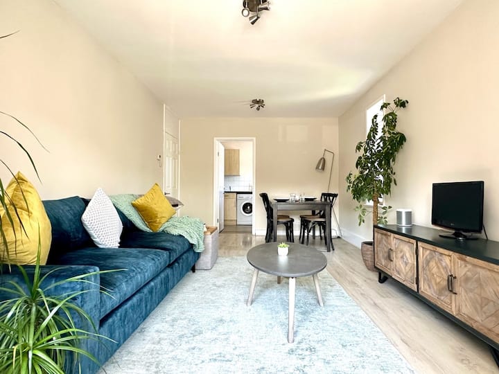 1 Bed Flat 2 Mins Train | 0.8 Miles Elizabeth Line - Woolwich