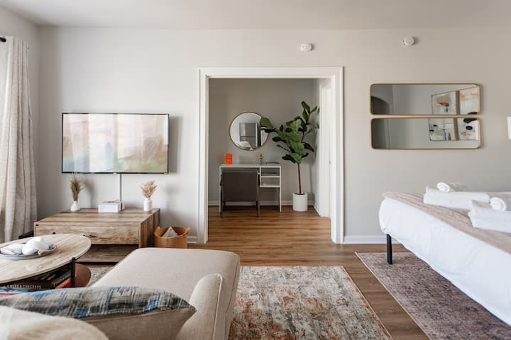 Stylish And Comfy Studio Near Loyola Park - Evanston