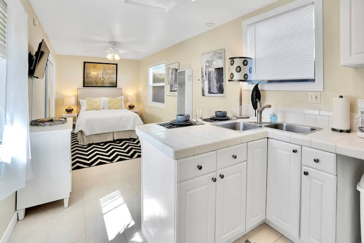 Private Seaside Studio Beach Retreat Near Monterey - Marina, CA