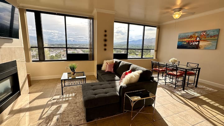 Gorgeous Views Penthouse Downtown Reno - Reno, NV