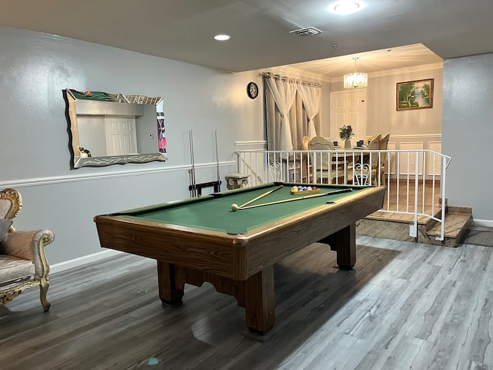 Luxurious Apartment W/ Billiards - Weehawken