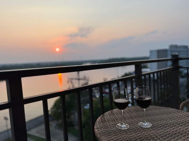 Capeside Terrace - Top Floor Riverfront Condo - Wilmington, NC