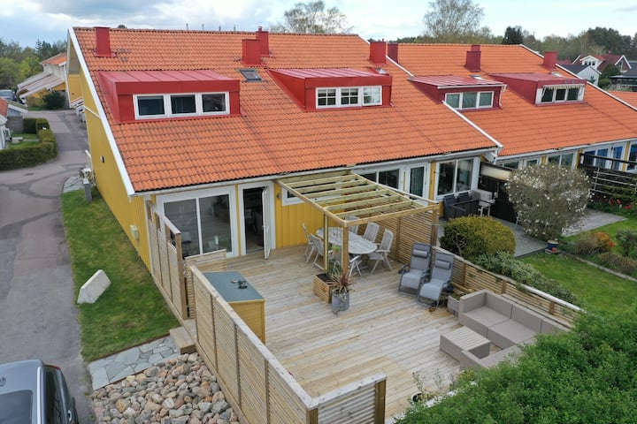 Radhus I Centrala Stenungsund - Stenungsund