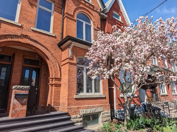 Peaceful Victorian In Queen West - Super Host - Toronto