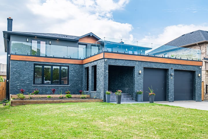 Beautiful Oasis In The City With Heated Pool - Toronto