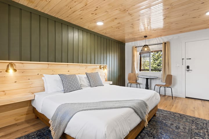 Luxury Apartment - 2 Mins To Main St + Lake Placid - Lake Placid, NY