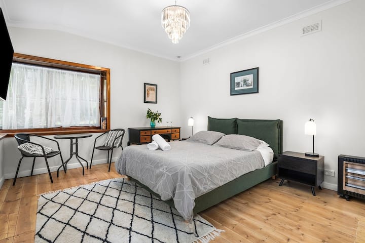 The Vault, Perfect Retreat For 2 - Geelong