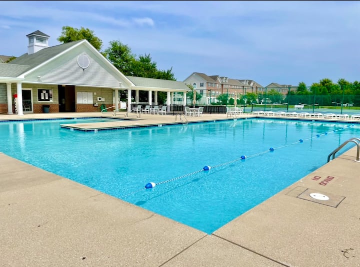 The Blue Chill! A 4 Bedroom Townhouse W/pool! - Lewes, DE