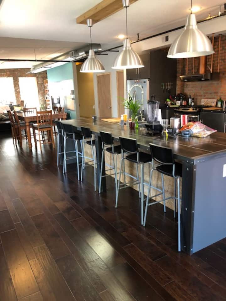 Crossroads Industrial Art Loft - Sleeps 7 - カンザスシティ, MO