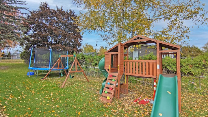 Spacious Lakefront Cottage ! - Lindsay
