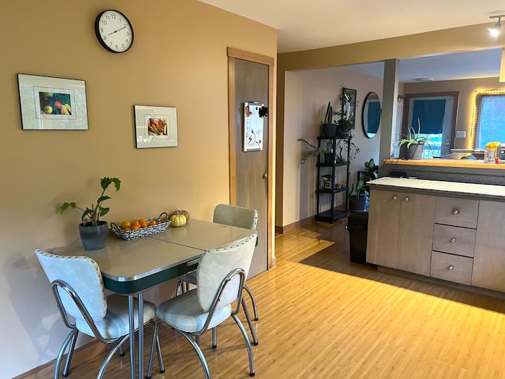 Private Room In Cozy Shared House - Squamish