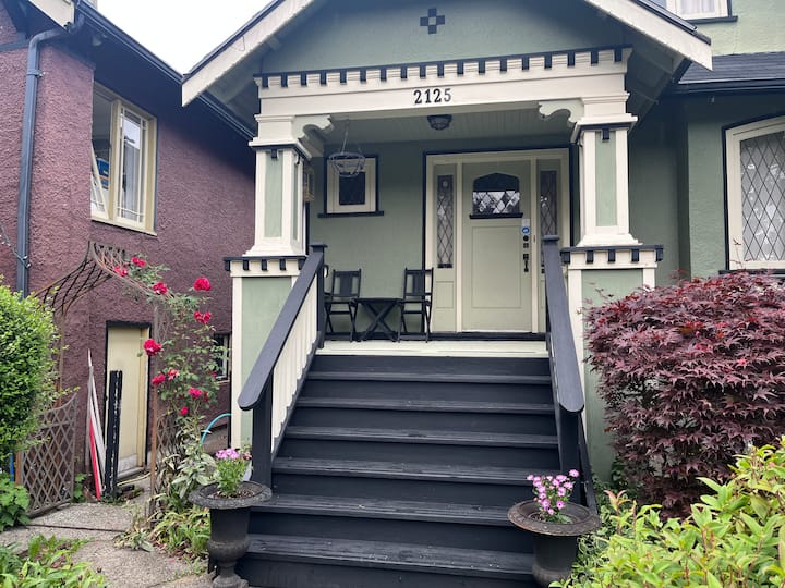 The Little Green House In Grandview-woodlands - Vancouver