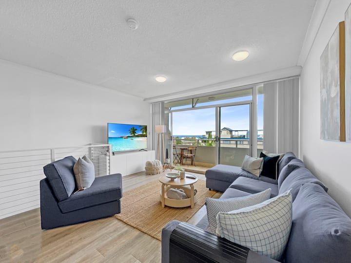 Views By Day, Waves At Night On Kings Beach - Caloundra