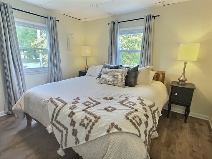 The Lookout!: Renovated 2nd Floor Apt - Rehoboth Beach, DE