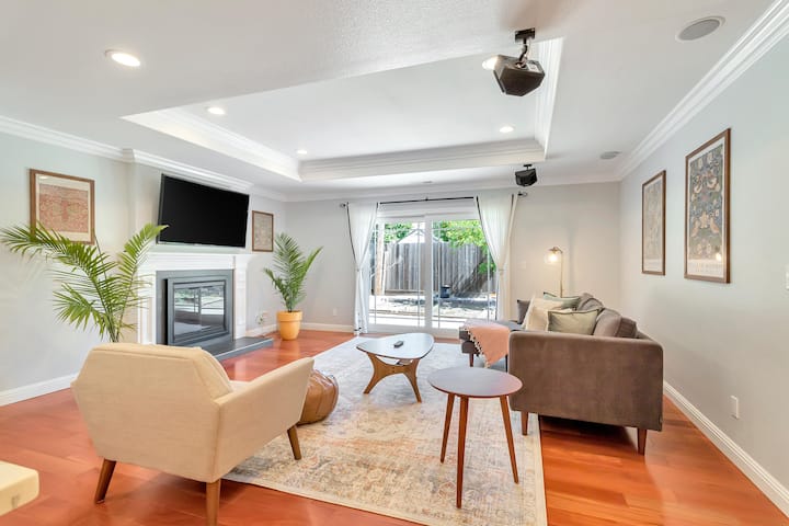 Near Hospitals And Tech! Routine Cleaning Included - Los Gatos, CA