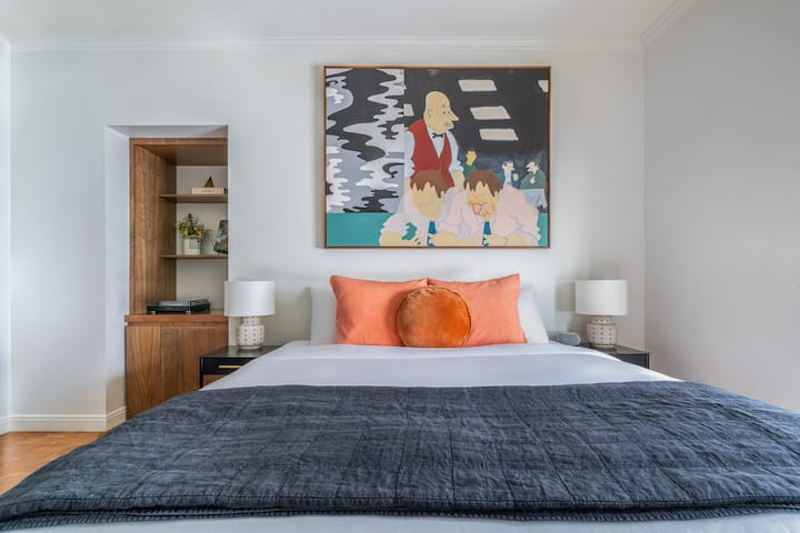 Gold-diggers: Cozy Curated King Room - Hollywood, CA