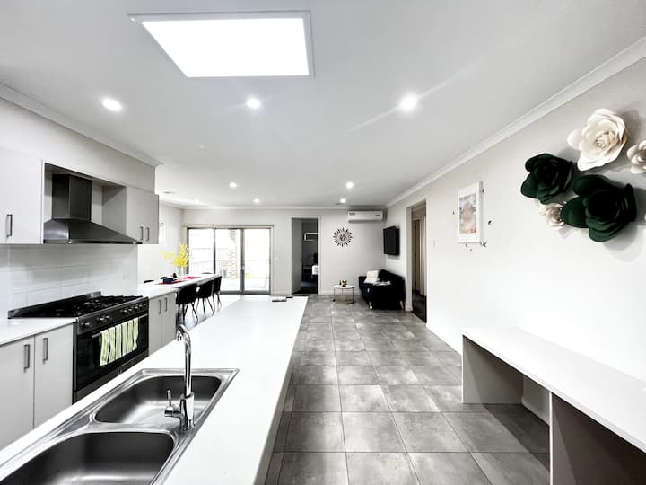 Nice Lovely 5 Bedrooms16 - Point Cook