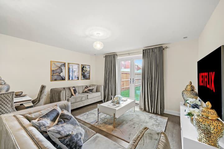 Beautiful 4 Bed In Leicester - Garden - Parking - Kirby Muxloe Castle