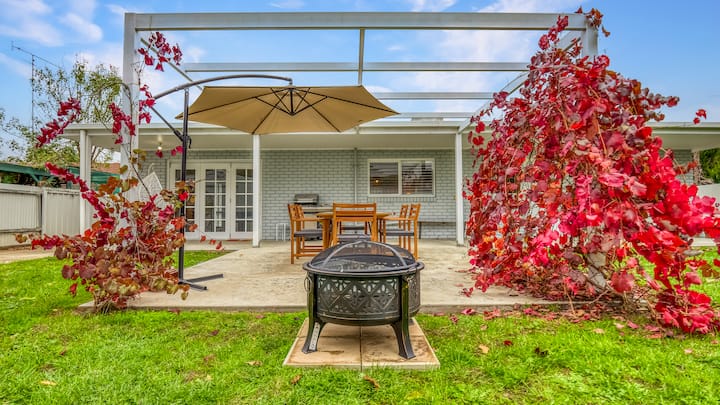 Retro Lake House Retreat - Nagambie