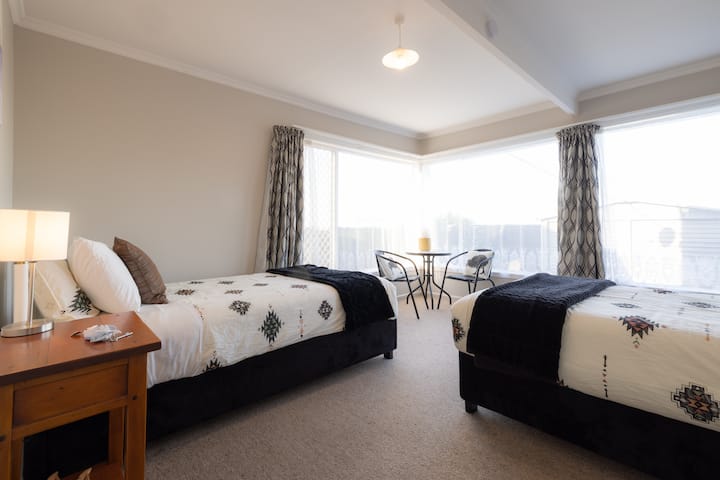 Bushy Beach (Twin Room) - Oamaru