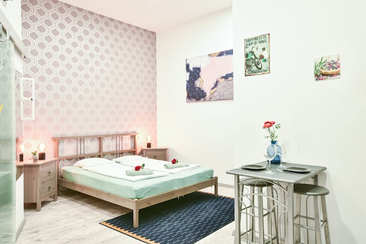 Peaceful Soho Apartment By Nw - Budapest