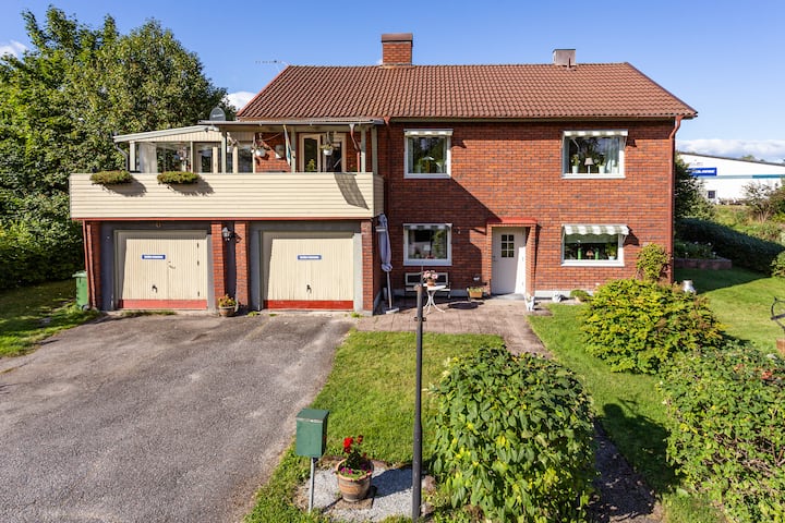 Stor Villa På Två Våningar - Lindesberg