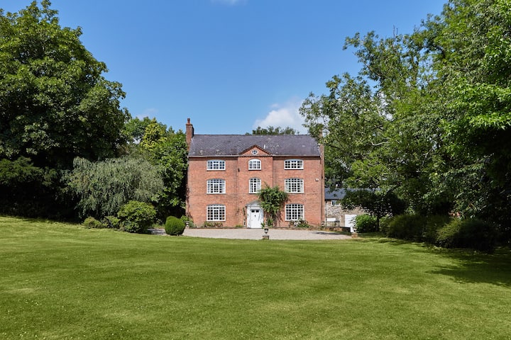 Historic Queen Anne Property - The Sherriffs - Shropshire