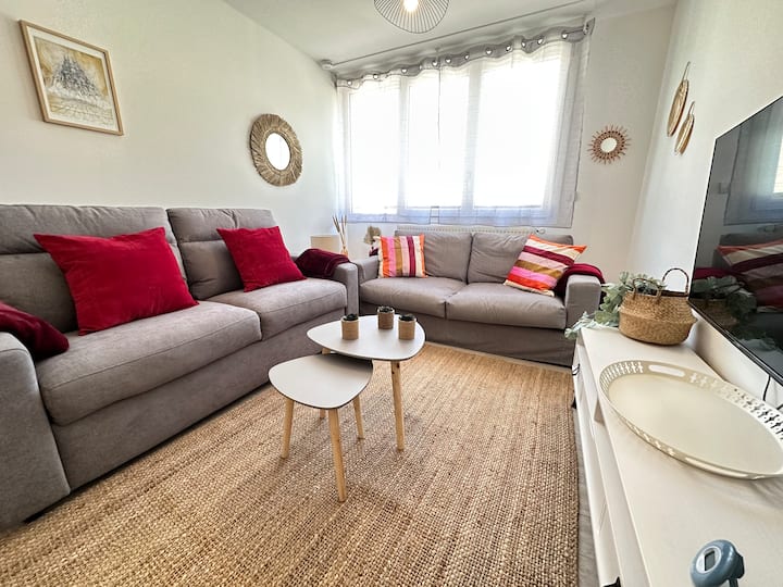 Les 3 Piliers Grand T2 Confortable Avec Parking - Reims