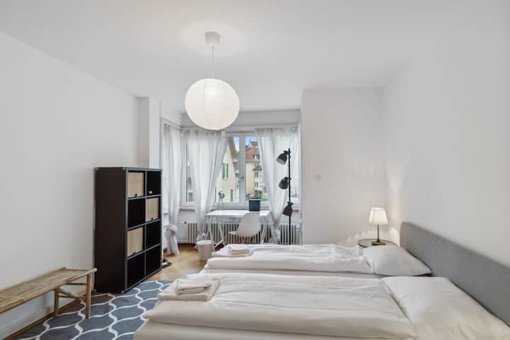 Basic Apartment In Vibrant Residential Part Of Zh! - Zürich