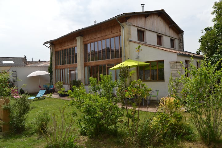 Gite Sur Jardin, Au Calme, - Surgères