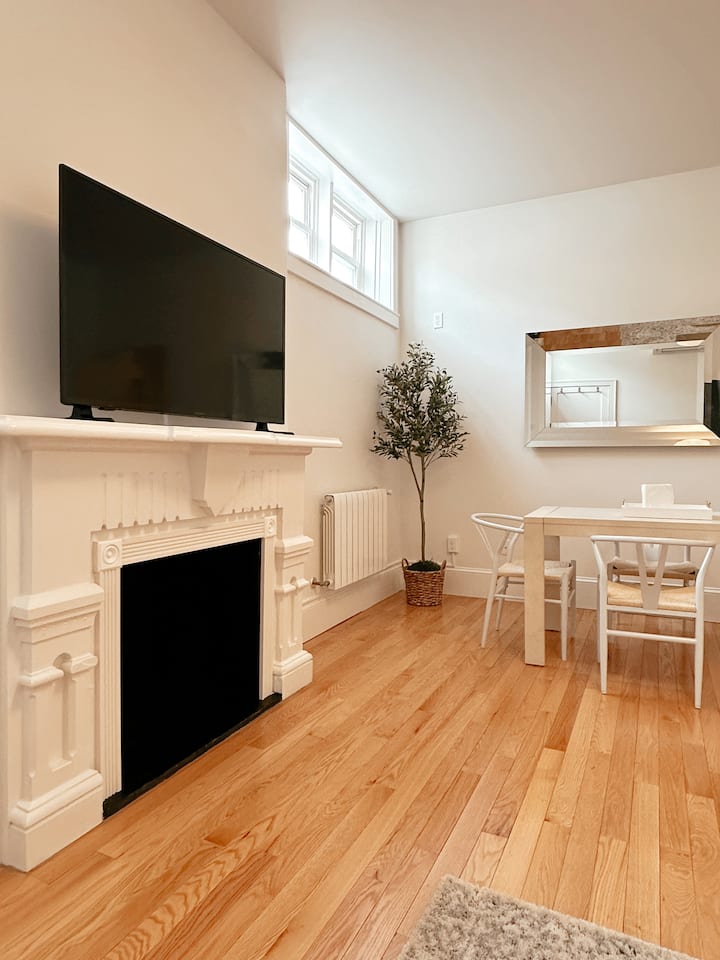 Stylish Broadway Residence With Full Kitchen - Saratoga Springs, NY