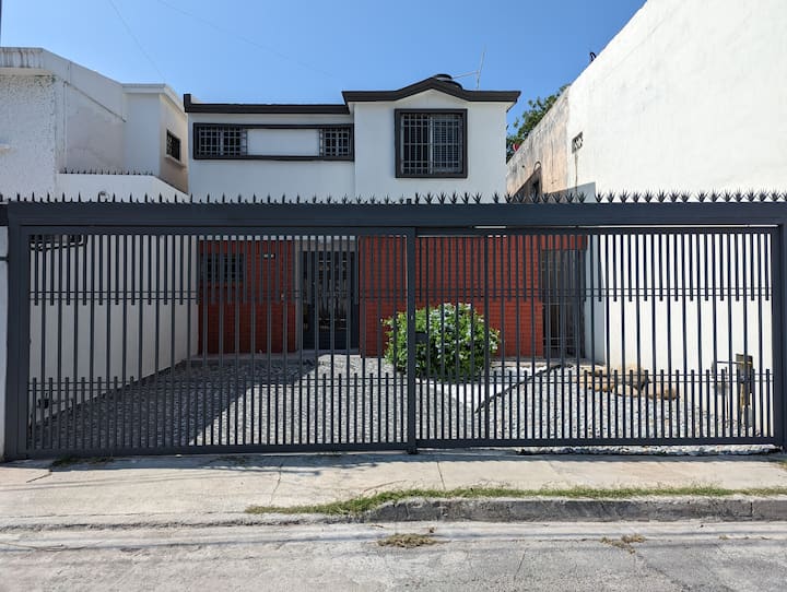 Casa En Country Monterrey - Guadalupe, Mexico