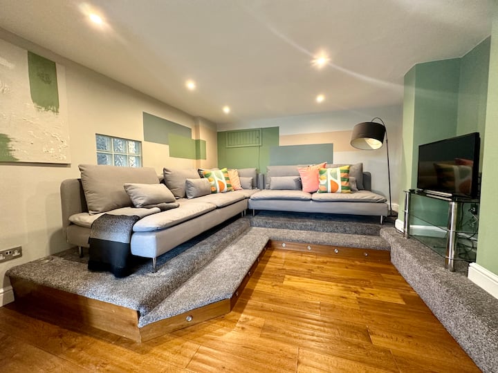 Spacious 5 Bed House Sleeps 9 Perfect For Families - Leeds