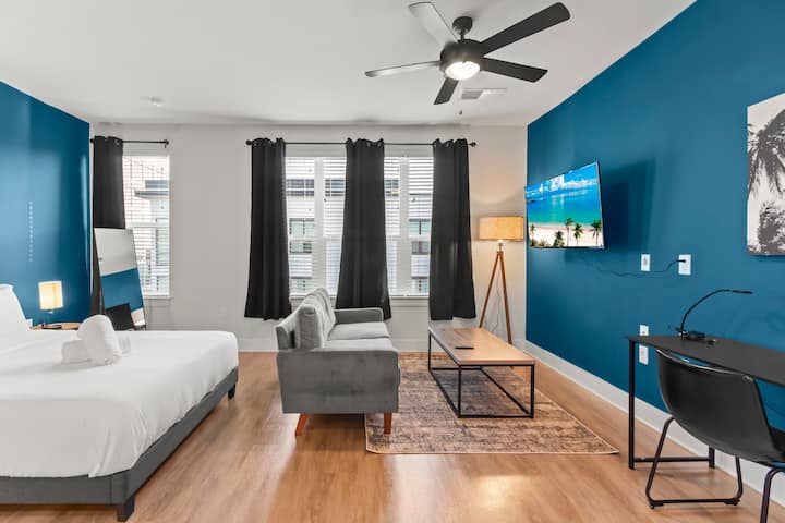 Studio Oasis | Walk To Raymond James Stadium - Tampa, FL