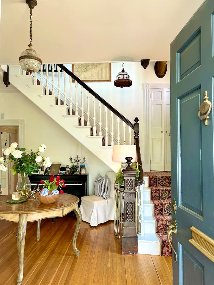 Artsy Victorian Charmer – Close To Stephen King’s! - Bangor, ME