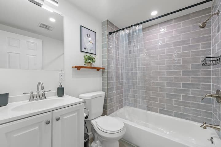 New Stylish Br Close To Nyc Train Public Transport - New Jersey
