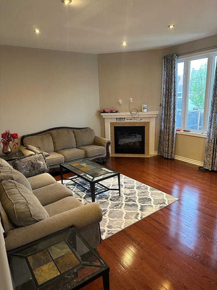 Elegant Room In Kanata North - カナタ