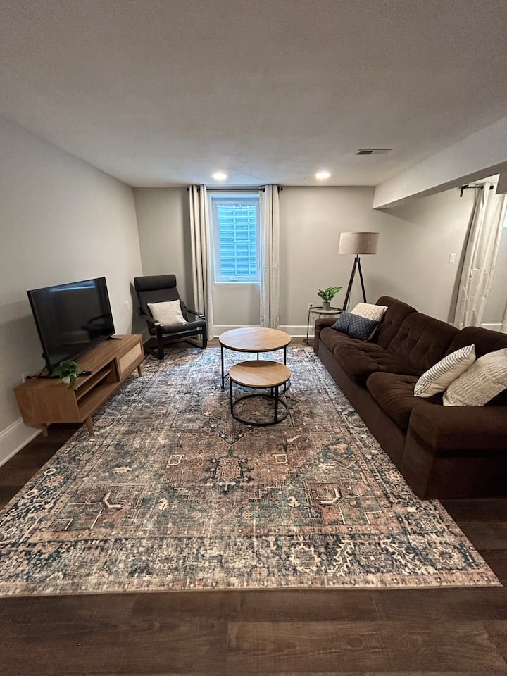 Private Entrance Studio Basement - Lawrence, KS
